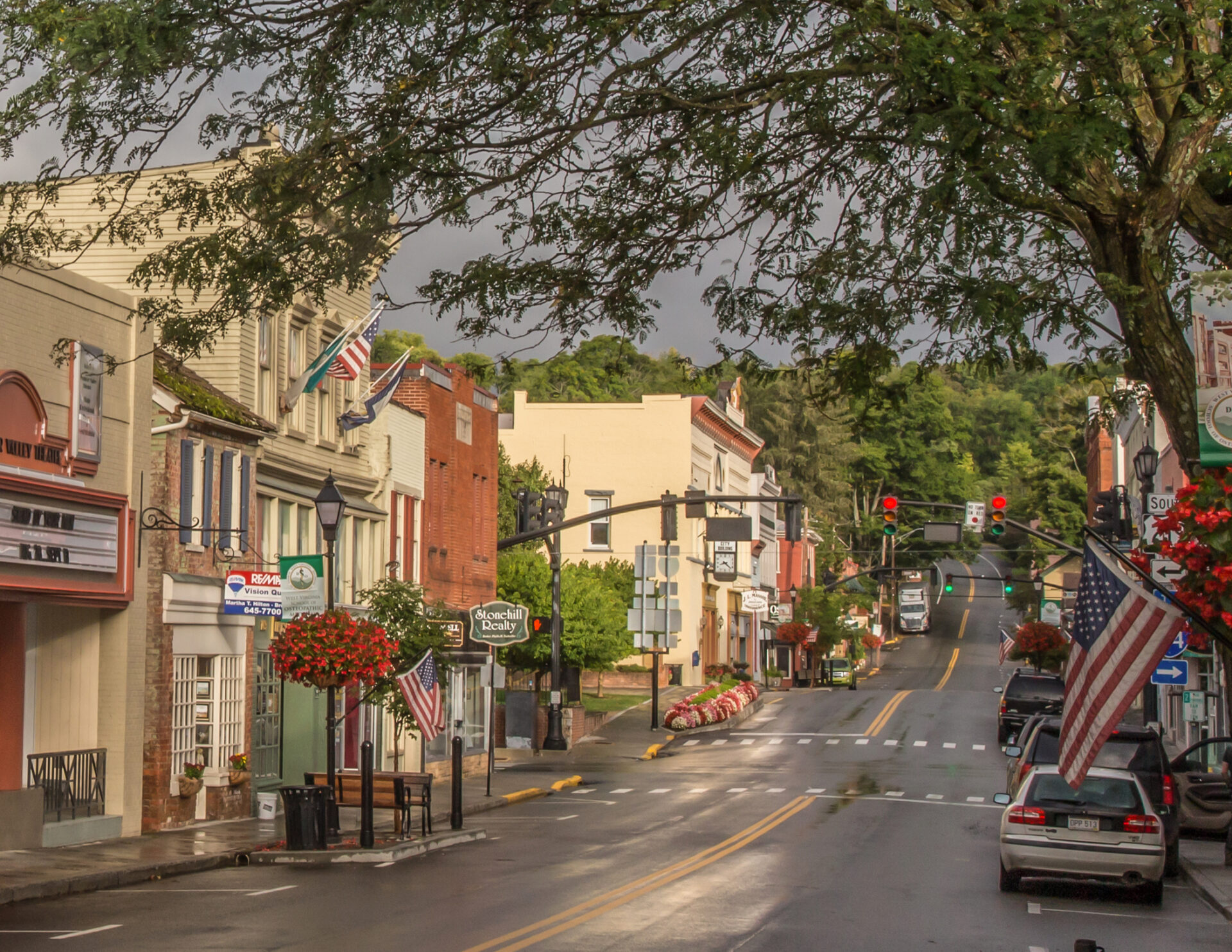 Adventure below the surface: West Virginia Caverns - Almost Heaven ...