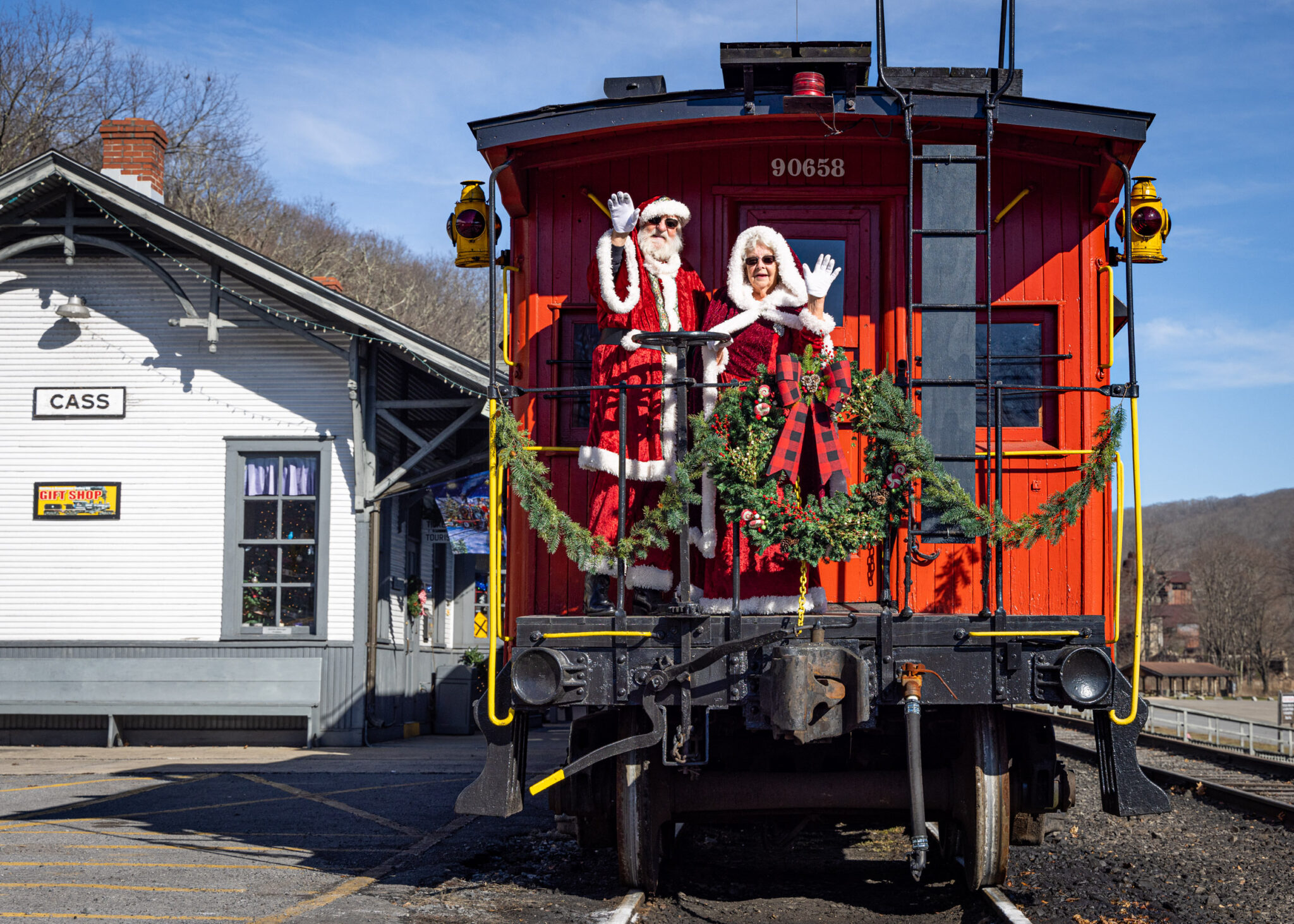Experience Holiday Magic on these Christmas Train Getaways - Almost ...